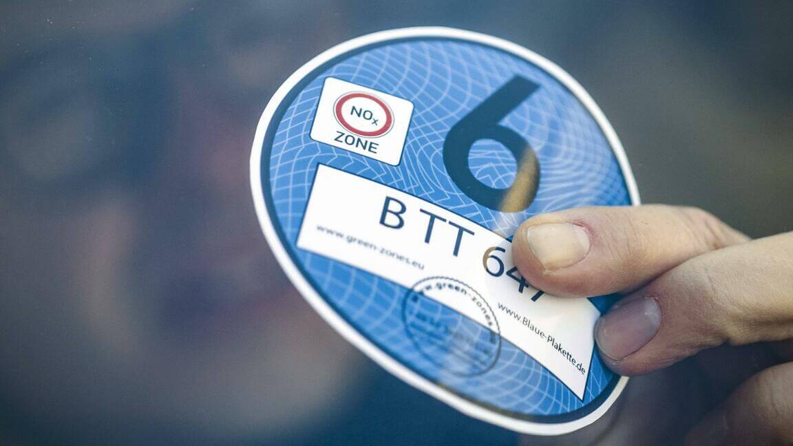 Wat is het nut van de blauwe e-sticker in Duitsland ...