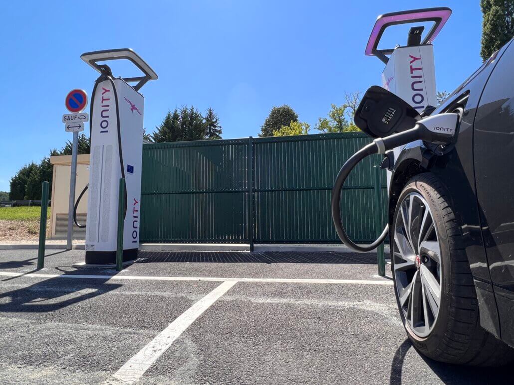 Wat is Plug&Charge en hoe werkt het? - Elektrischeautovakanties.nl