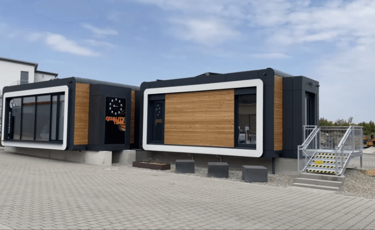 Tesla cube lounges bij superchargers - Elektrischeautovakanties.nl