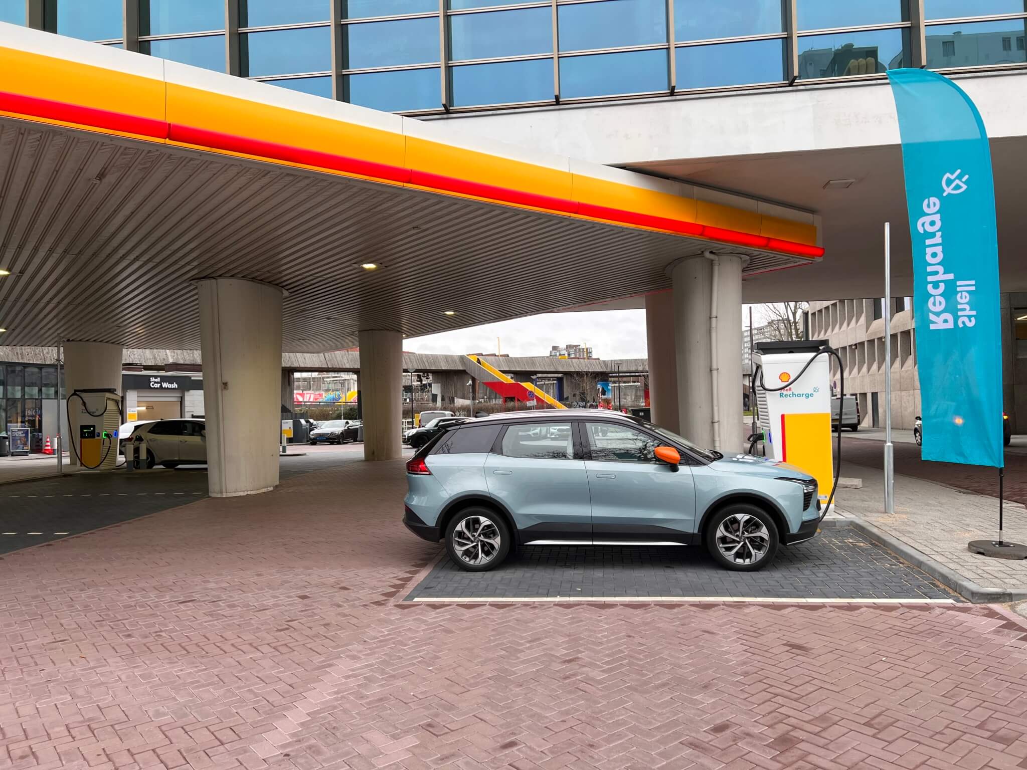Shell Recharge snellaadstation van de toekomst in Rotterdam ...