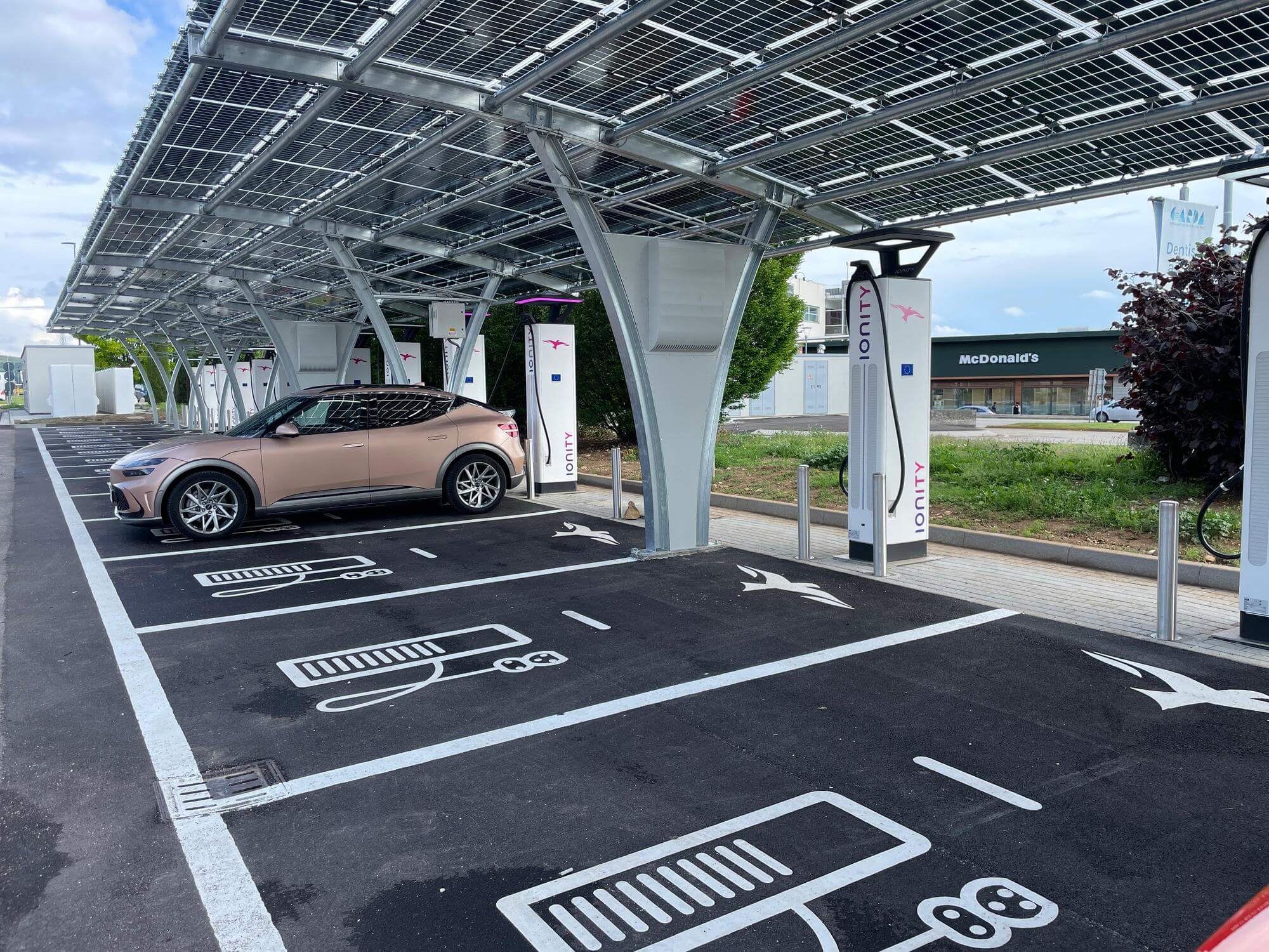 IONITY opent het grootste snellaadstation tot nu toe in Italië ...